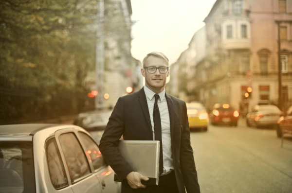 What Qualities to Look for in an Expert Salesman